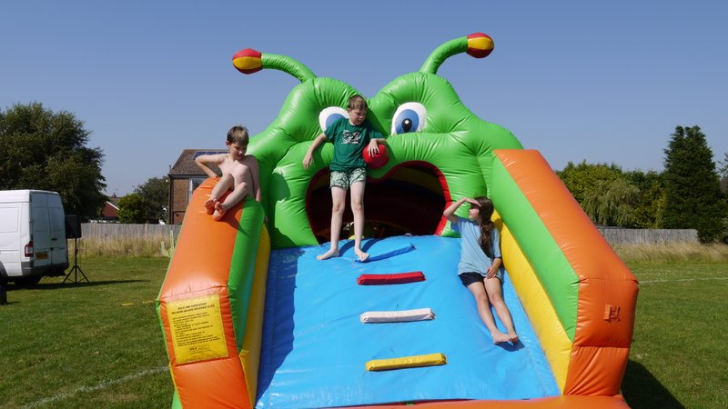 CATERPILLAR RUN 30FT INFLATABLE